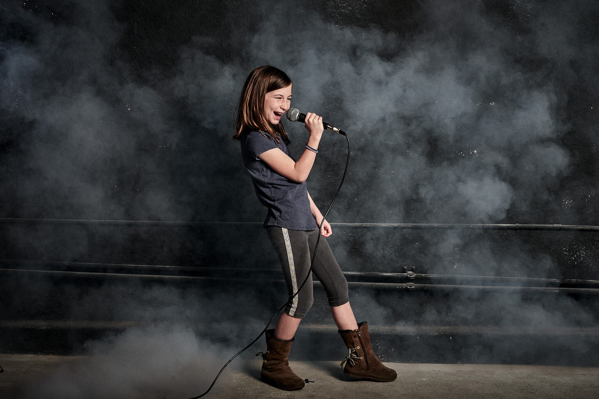 how to overcome the fear of singing in front of large audience - Sultan ...